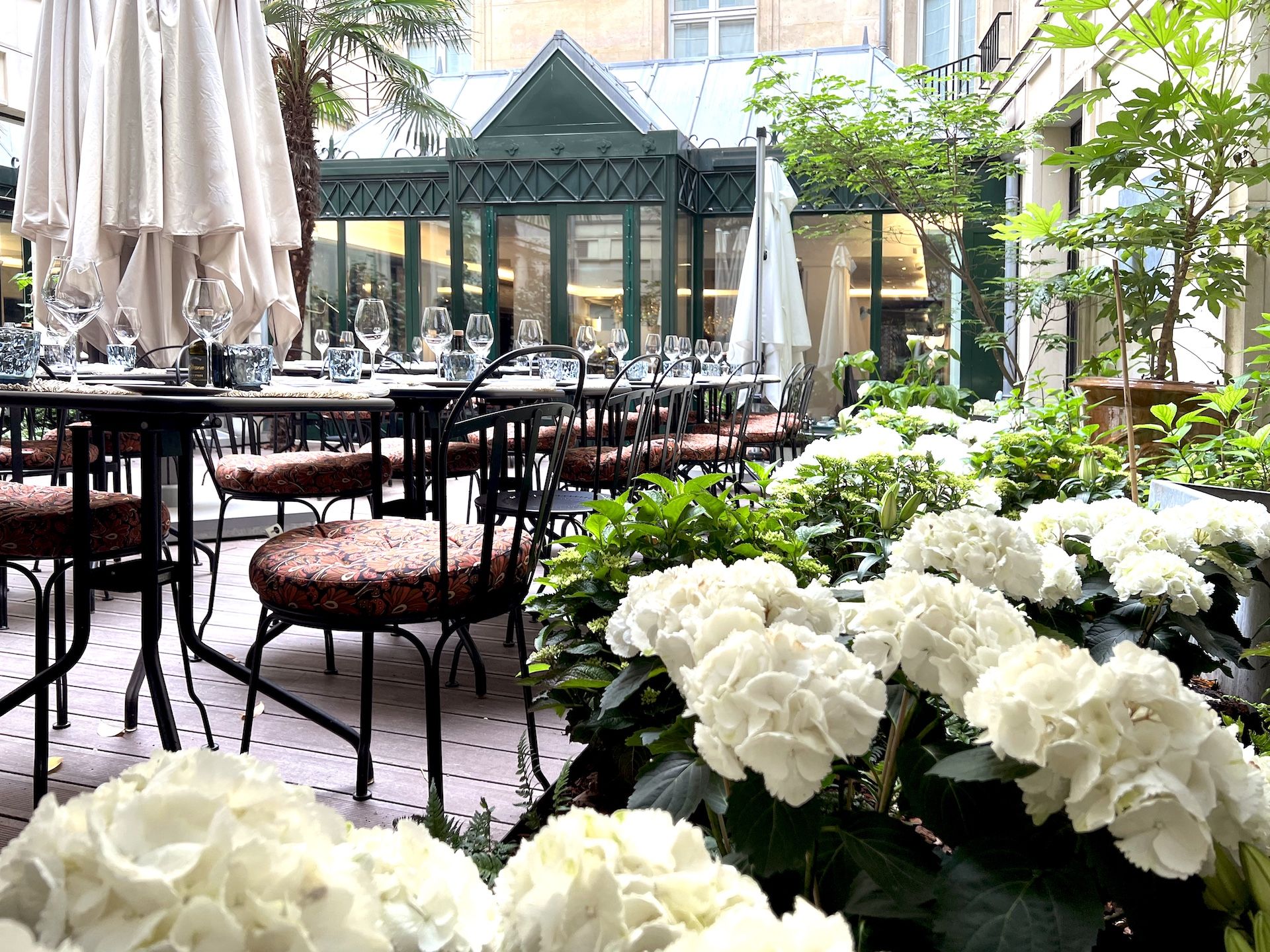 Au Sofitel Paris Le Faubourg, la terrasse de Maison Blossom refleurit ...